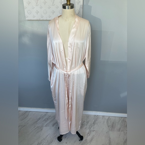 Intimates & Sleepwear | Hotouch Xxl Plight Pink Satin Robe | Poshmark